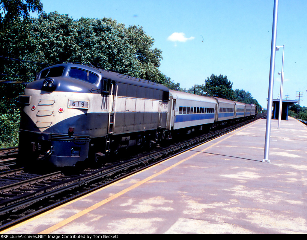 Ex MILW F rolls east